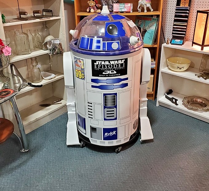 The droid you're looking for! This R2-D2 promotional cooler bridges the gap between vintage collectible and practical Star Wars fandom. Beep boop indeed!