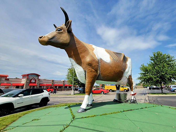Bessie commands attention from every angle, her regal profile a testament to America's enduring love affair with oversized fiberglass oddities.
