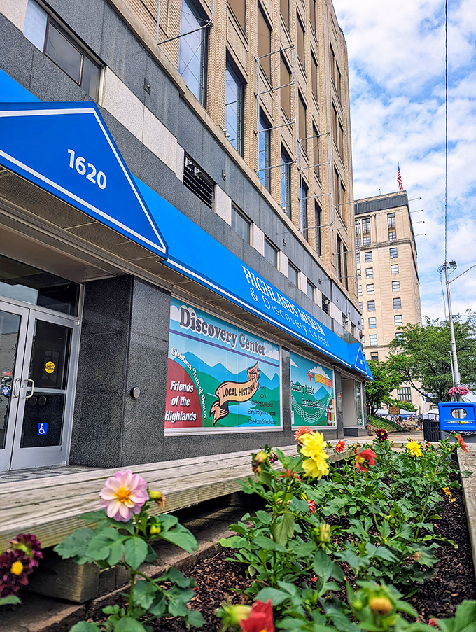 The Highlands Museum & Discovery Center blooms with both knowledge and actual flowers – brain food and eye candy in one convenient location.