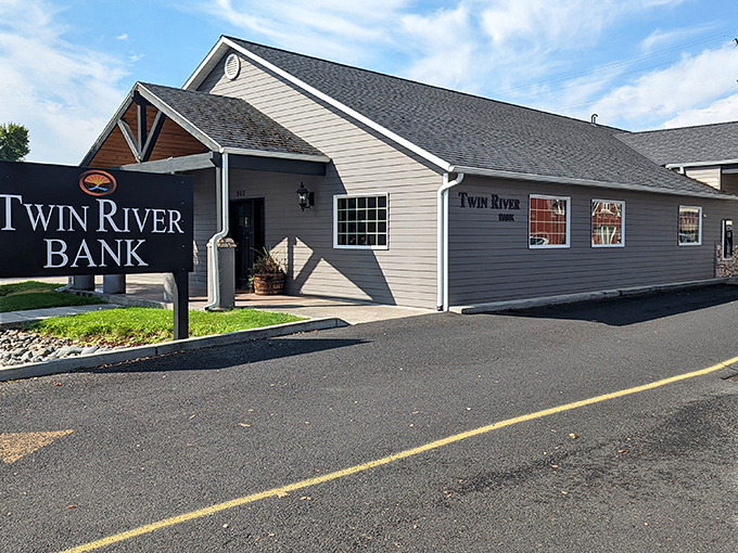 Twin River Bank looks like it belongs in a Norman Rockwell painting, minus the intimidating corporate atmosphere.