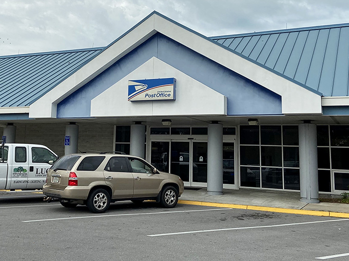 Even the Post Office in Tarpon Springs has that "I'm not in Kansas anymore" coastal Florida charm. Letters with a view!