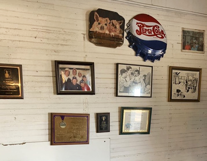 The wall of fame tells stories without saying a word. In a place this authentic, even the d&eacute;cor keeps it real.