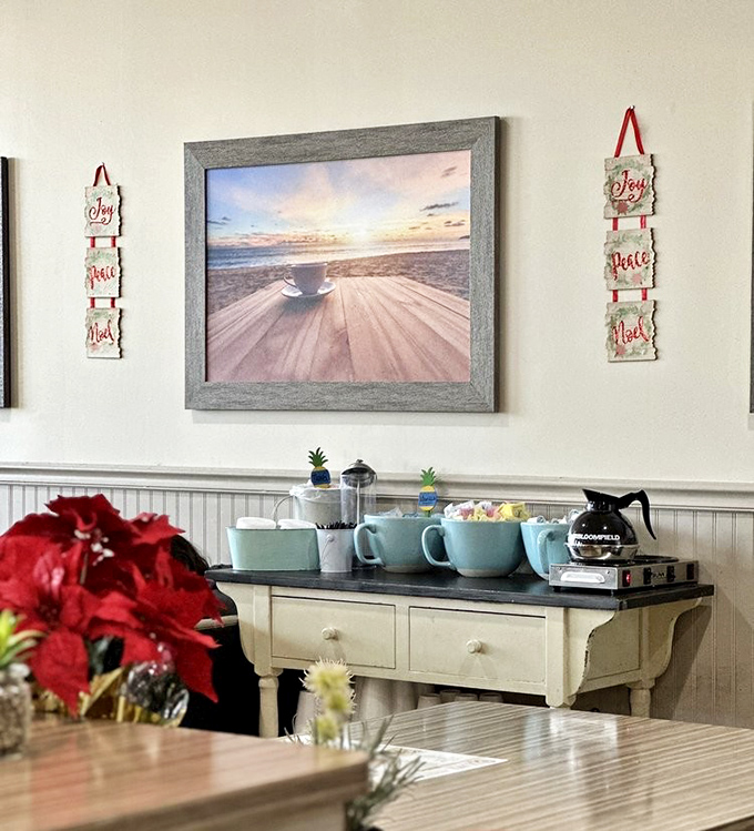 Charming wall d&eacute;cor featuring coastal vibes and coffee&mdash;visual appetizers that set the mood before your actual meal arrives.