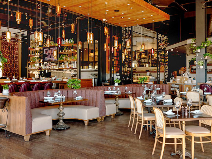 When the sun goes down, the energy goes up. The hanging lights create a constellation of dining delight above happy conversations.