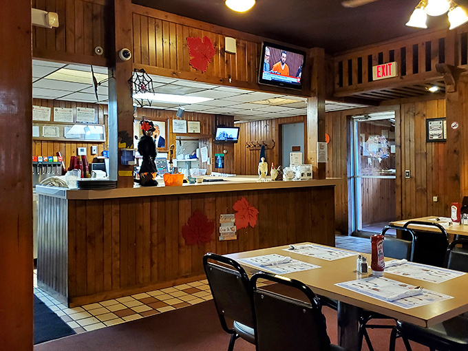 That order counter has seen more happy customers than a Beatles reunion concert would.