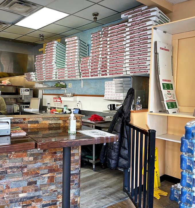 The towering stacks of pizza boxes tell the story better than words &ndash; this is clearly a place where locals and visitors alike can't get enough.