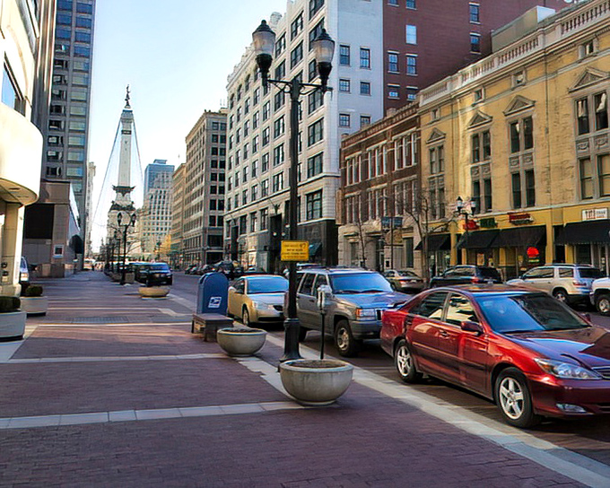 Indianapolis downtown balances big city sophistication with Midwestern friendliness in the most refreshing way imaginable.