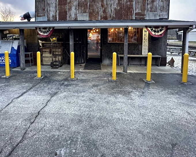Rusted Silo looks like it was built by BBQ angels using materials from heaven's hardware store. Those yellow poles guard BBQ treasure!