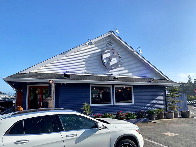 Zola's blue exterior matches the nearby Brookings harbor waters&mdash;a perfect setting for pizza with an ocean view.