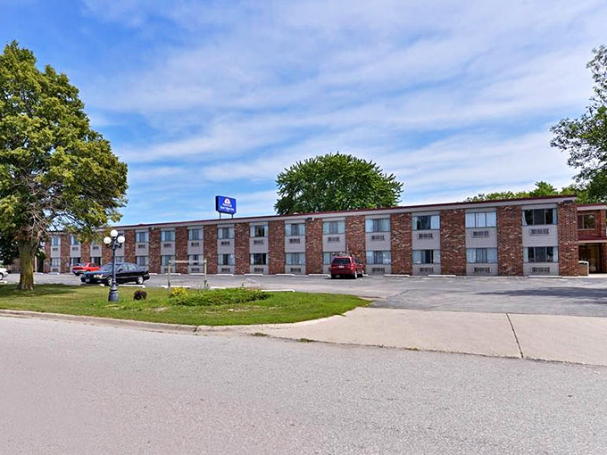 The Americas Best Value Inn offers that classic roadside comfort that says, "Yes, we have reliable Wi-Fi and no, we won't judge your midnight snacks."