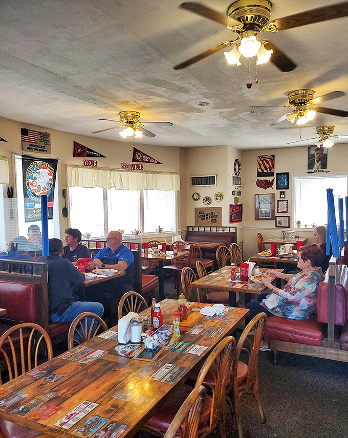 Not a designer in sight, just honest-to-goodness American diner d&eacute;cor where comfort trumps style and everyone feels at home.