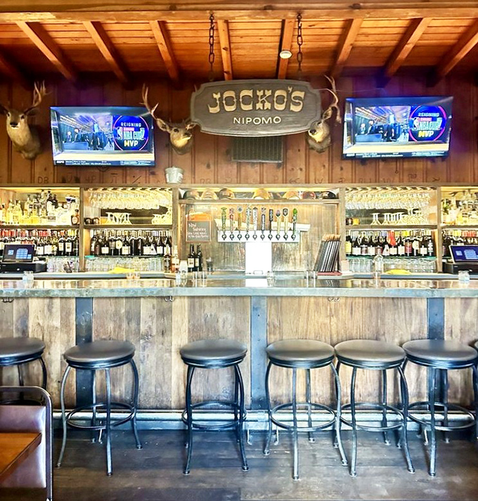 A bar that says "pull up a stool and stay awhile." Those mounted deer heads have witnessed more delicious meals than most food critics.