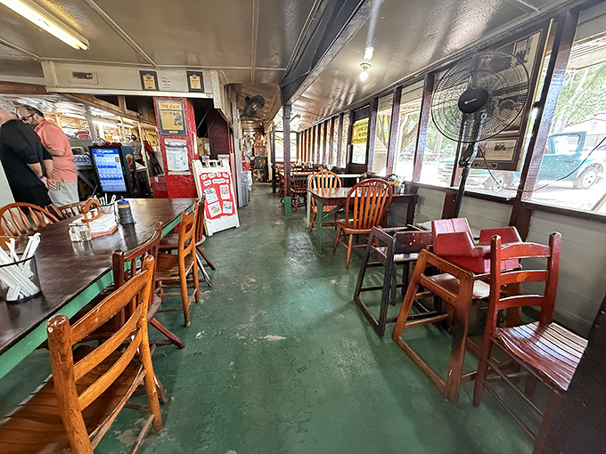 The dining room feels like your favorite uncle's screened-in porch&mdash;comfortable, unpretentious, and ready for serious eating business.