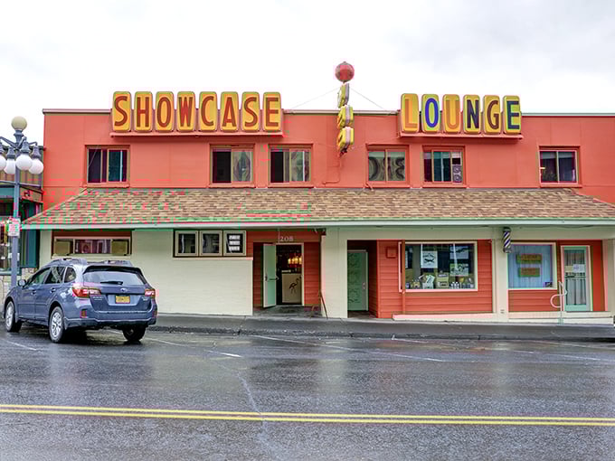 The Showcase Lounge stands ready to welcome thirsty adventurers with its cheerful coral exterior&mdash;like a tropical drink served in an alpine setting.