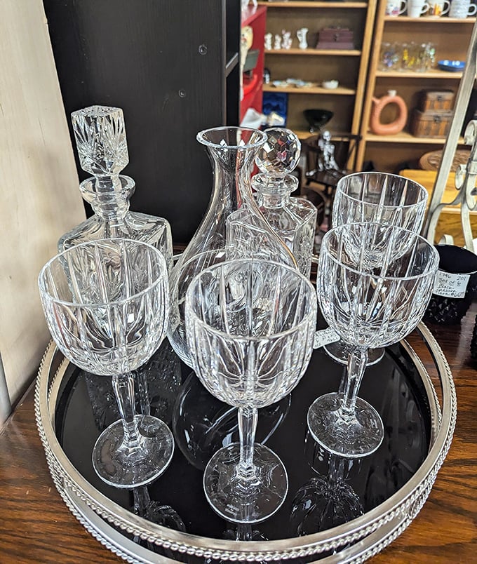 Crystal glassware that transforms ordinary dinner parties into Gatsby-worthy affairs—just add friends and your favorite beverage.