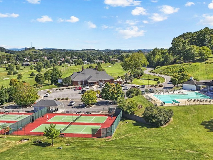 Glenrochie Country Club offers tennis, swimming, and golf with mountain views that make even a triple-bogey seem like a reasonable trade-off. 
