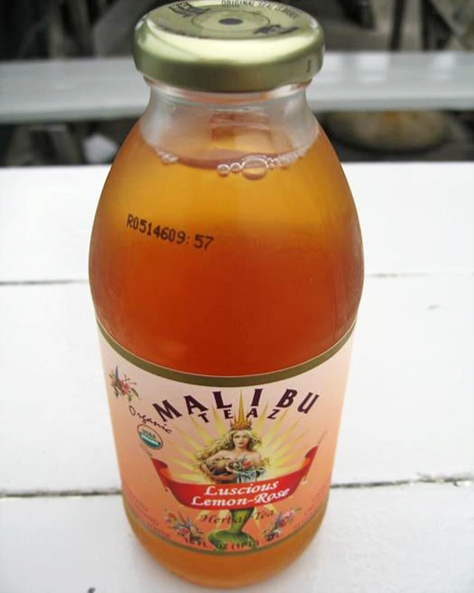 Even the beverages at Malibu Seafood embrace the California vibe—organic herbal tea that refreshes between bites of briny goodness.