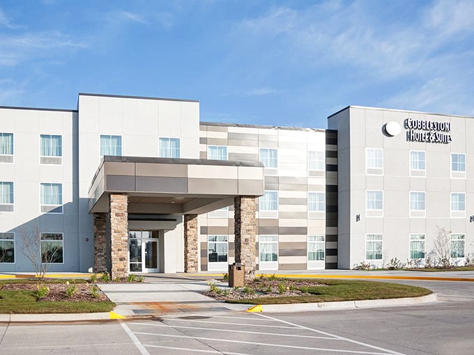 Modern accommodations like this hotel ensure visitors enjoy contemporary comforts while exploring Jefferson's old-fashioned charm&mdash;the best of both worlds.