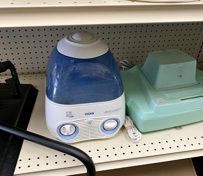 This humidifier might have moistened someone else's winter air, but now it's ready to combat the dry North Dakota climate in your home.