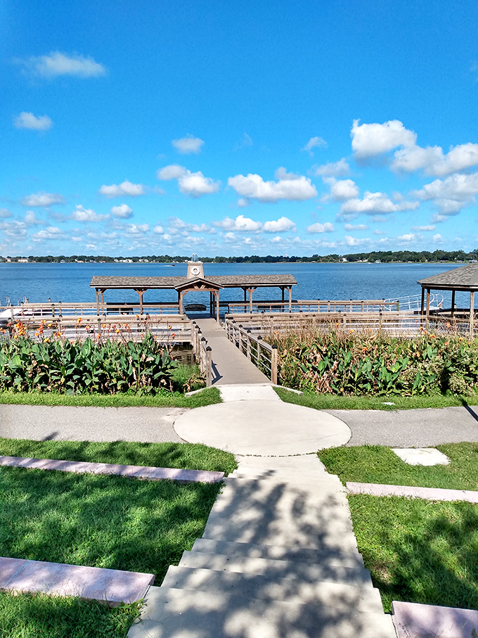 Lake Howard's fishing pier invites contemplation and conversation. The best entertainment in town costs nothing but time and perhaps a little bait.