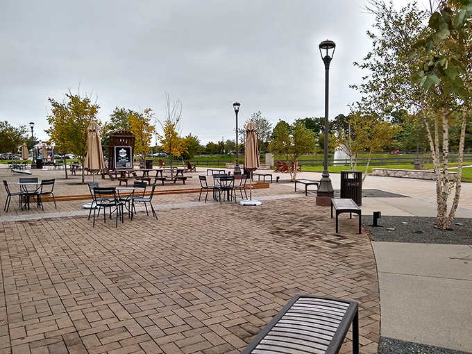 Al fresco dining areas invite shoppers to rest weary feet while mentally calculating how many more stores they can hit before sunset.