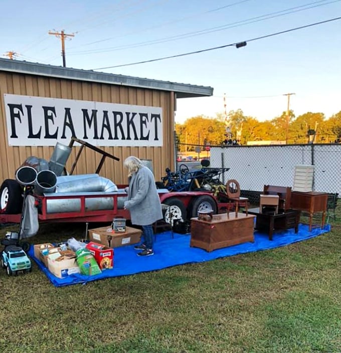 The outdoor extension of treasure hunting. Even the Arkansas weather can't dampen the enthusiasm of a dedicated flea market explorer.