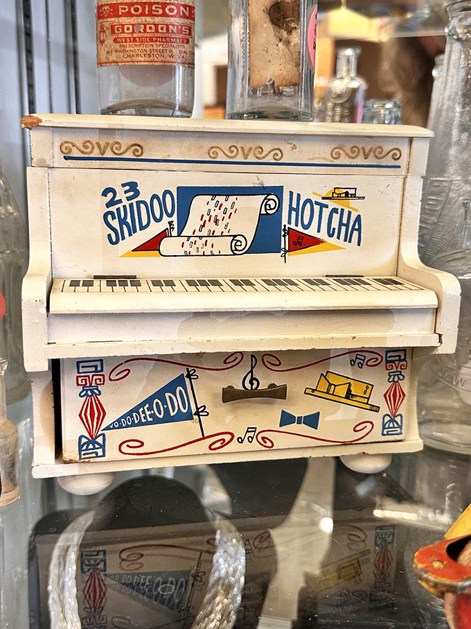 This miniature piano doesn't just play music – it plays with your heart, combining childhood nostalgia with grown-up collecting urges.