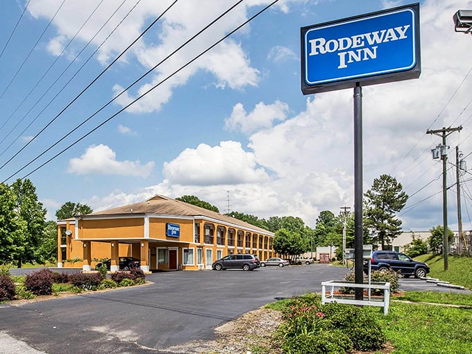 The Rodeway Inn – where travelers find that Southern hospitality doesn't need fancy frills to make you feel right at home.