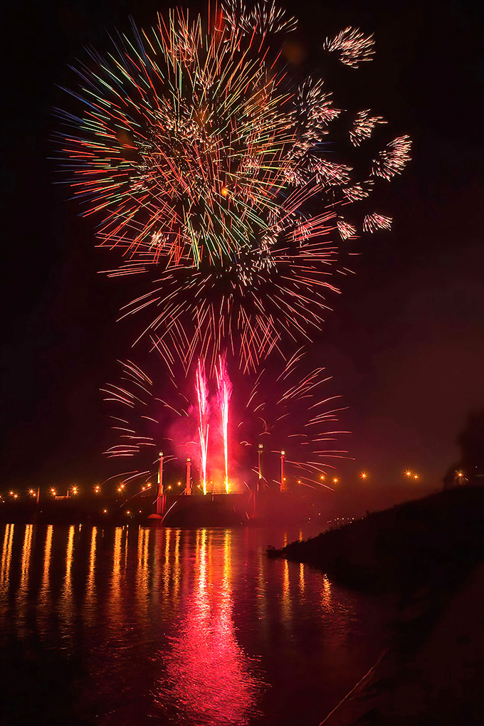 Star Spangled Springfield lights up the Connecticut River with spectacular fireworks, proving you don't need big-city prices for world-class celebrations.