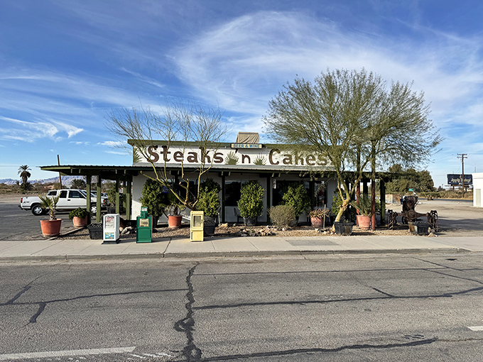 Steaks 'n Cakes looks like the kind of place where the waitress calls you "hon" and remembers how you like your eggs without asking.