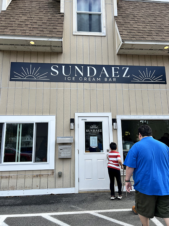 Sundaez Ice Cream Bar understands that happiness is just a scoop away, no matter what your age or waistline concerns.