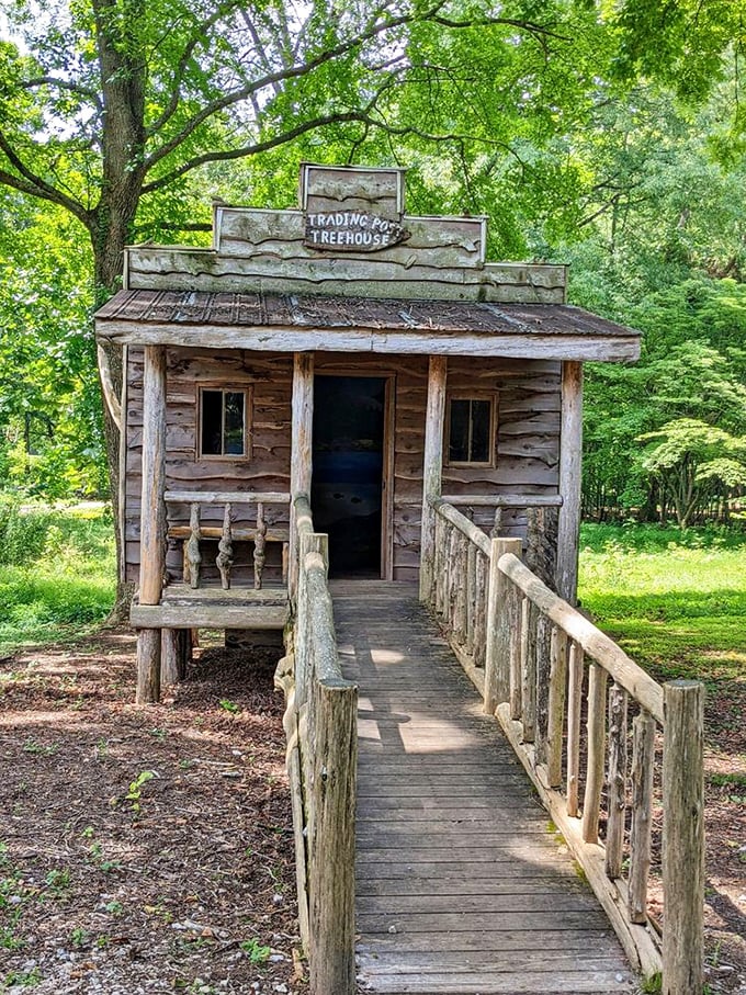 The Trading Post Treehouse looks like it was plucked straight from a Mark Twain novel. All that's missing is Tom Sawyer trying to convince you to whitewash the fence.
