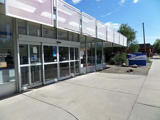 Even the post office in Roswell has a certain mid-century charm. Letters to space? They probably have a special sorting bin.