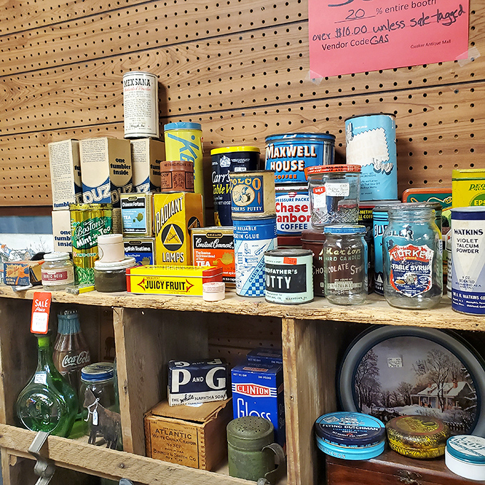 Vintage packaging that reminds us when Maxwell House was really "good to the last drop" and logos were works of art.