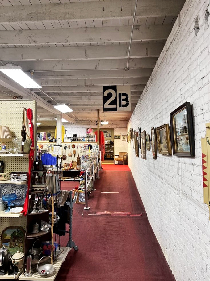 Section 2B's red carpet treatment leads you past walls of memories. The mall's organization system is part library, part treasure map.