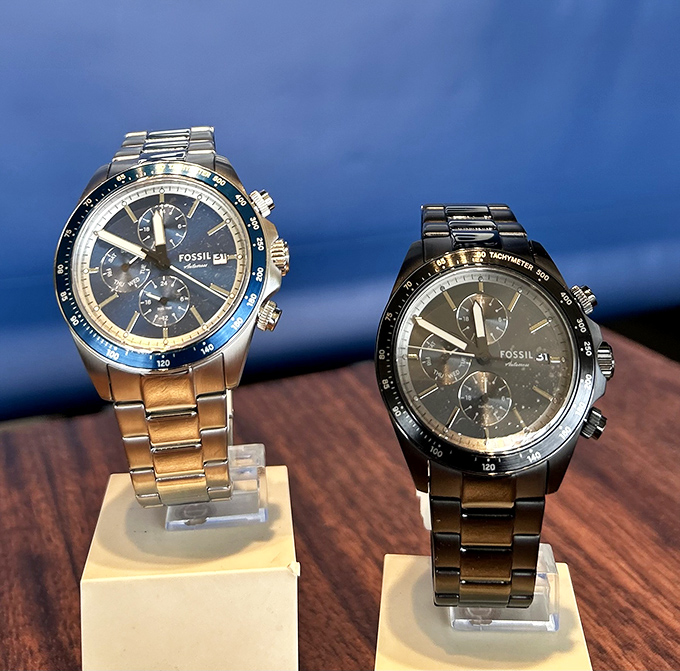 Fossil watches showcase timepieces that blend classic style with modern function, making punctuality look absolutely effortless and elegant.