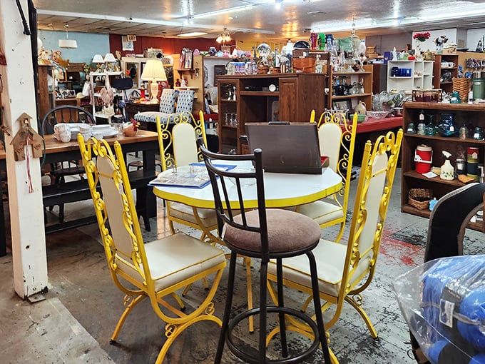 That sunshine-yellow dining set screams 1960s optimism louder than a Beatles reunion tour that never happened.
