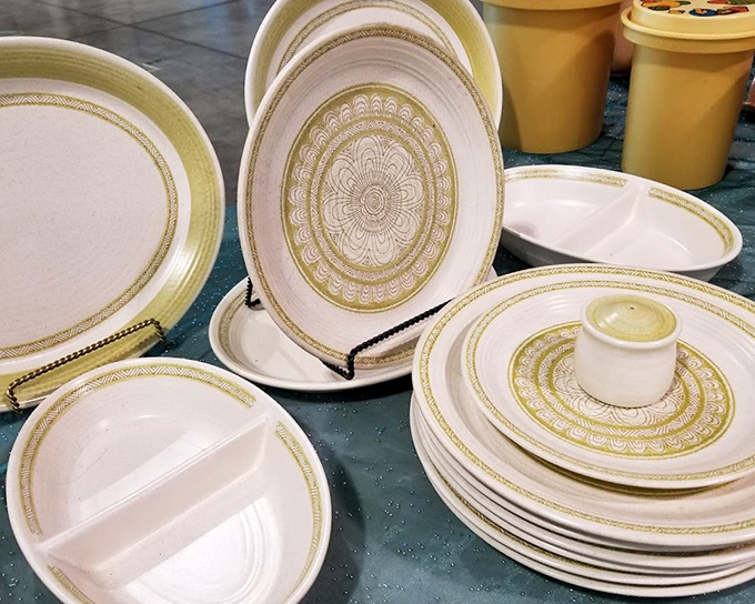 Franciscan starburst patterns that would make Don Draper nod with approval. Mid-century dinnerware ready for its Instagram comeback tour.