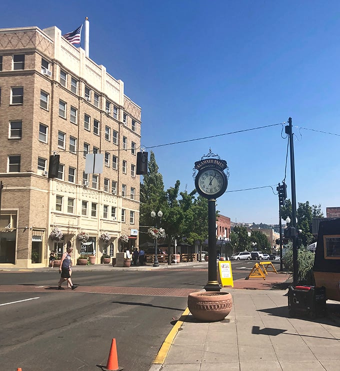 The historic downtown streetscape features hanging flower baskets that somehow manage to look perky even during the afternoon heat&mdash;much like the locals.