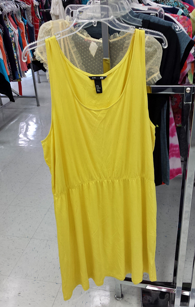 Summer-ready in sunshine yellow! This dress is begging for a picnic date or casual Friday at the office.