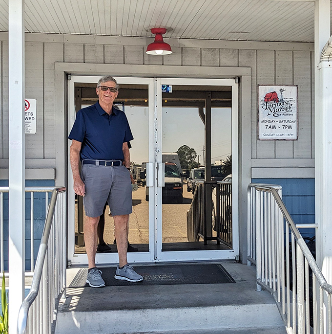 The entrance welcomes visitors with the promise of home-cooked meals and Florida sunshine &ndash; a combination that's hard to beat.