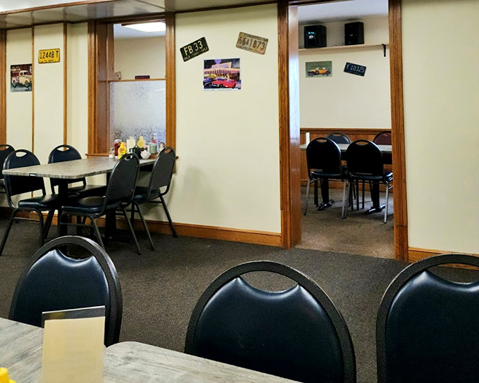 Wood paneling and vintage license plates &ndash; the unofficial interior design handbook for authentic American diners.