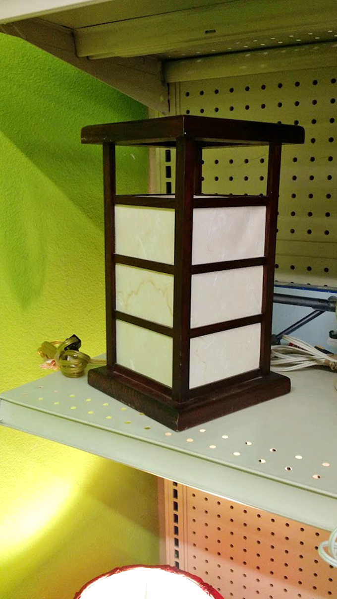 This Japanese-inspired lamp waited patiently to find its forever home. Someone's redecorating whim becomes your perfect reading nook illumination. 