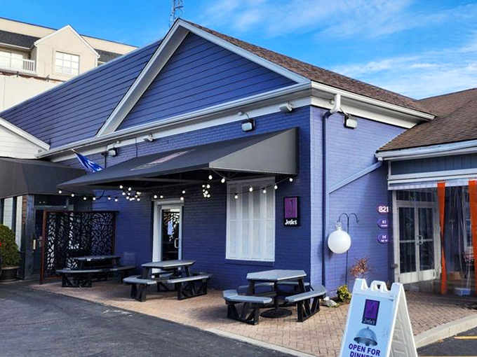 The outdoor patio lets you enjoy your omelet under the Kentucky sky, weather permitting and appetites definitely encouraged throughout.