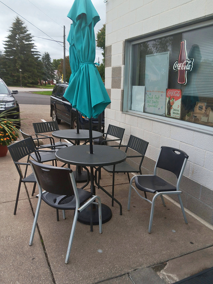 Even the outdoor seating carries that signature turquoise. On mild Ohio days, these tables offer fresh air with your fresh coffee&mdash;small-town people-watching at its finest. 