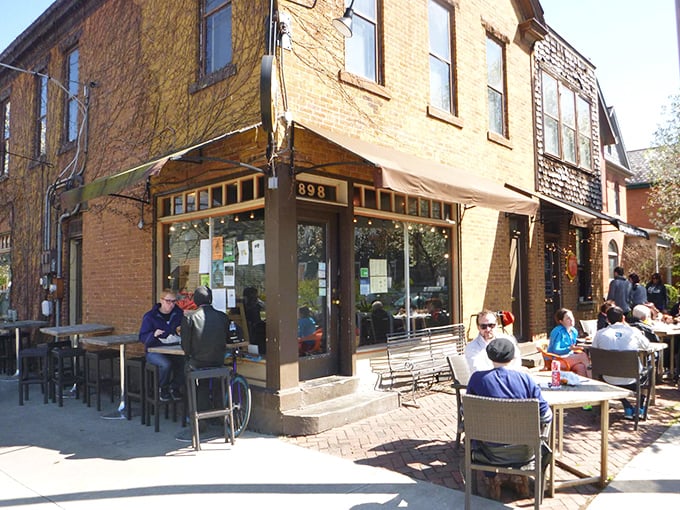 Sunshine, sandwiches, and sidewalk seating&mdash;the holy trinity of urban lunch perfection. German Village's brick streets provide the perfect backdrop for midday feasting. 