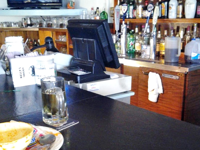 The register area &ndash; where you'll reluctantly pay your bill while already planning your return visit for more crab-based delights.