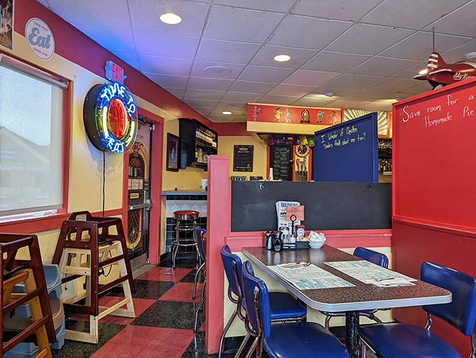 Every booth is a private dining room with a public view. The retro tables gleam under lights that somehow make everyone look like they're in a Norman Rockwell painting.