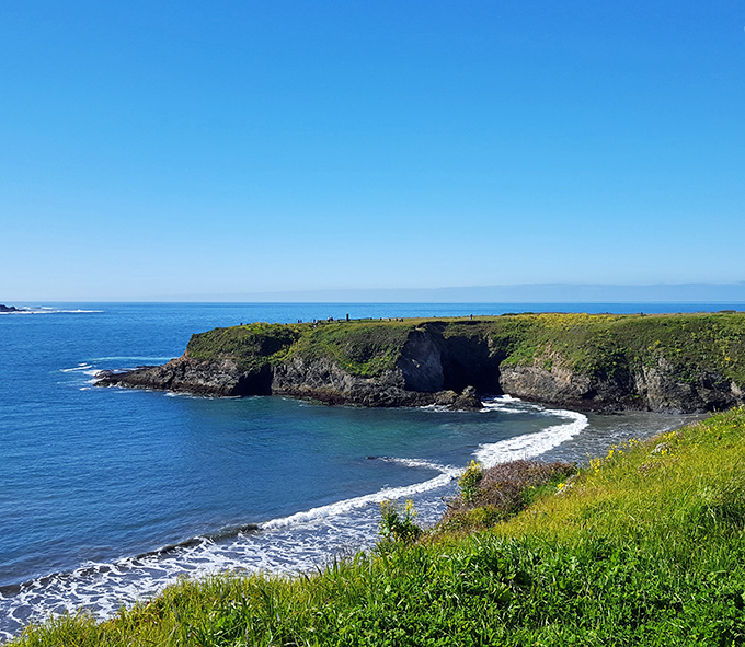 The rugged coastline offers a daily drama of crashing waves and sea spray &ndash; nature's version of must-see TV, no subscription required.