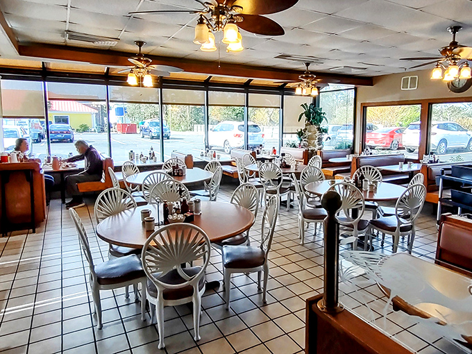 Sunlight streams through windows while ceiling fans lazily spin overhead. The perfect setting for contemplating a second helping of pancakes.